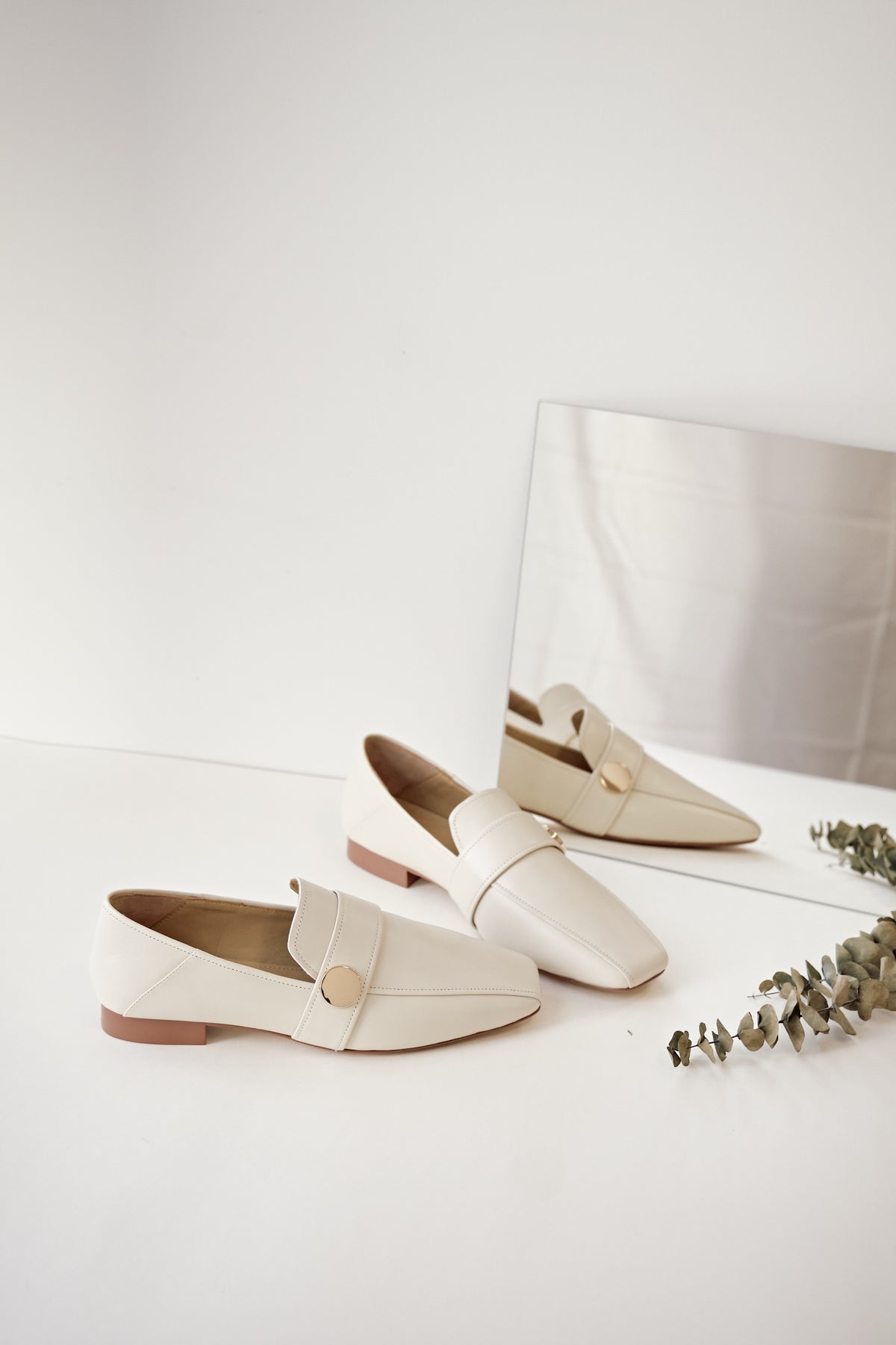 TABY Loafers - White – b/major shoes